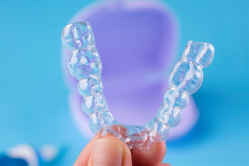 Can You Eat With Invisalign | Advanced Dental Care